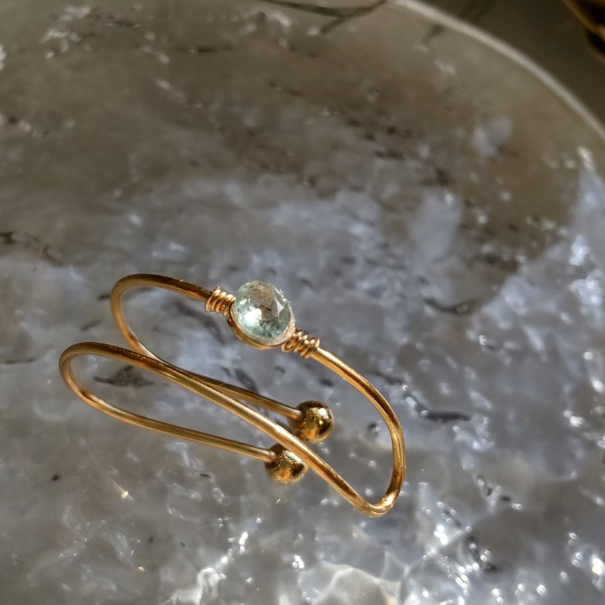 イヤーカフで奏でる曲線美 | differencee（ディファレンシー）公式